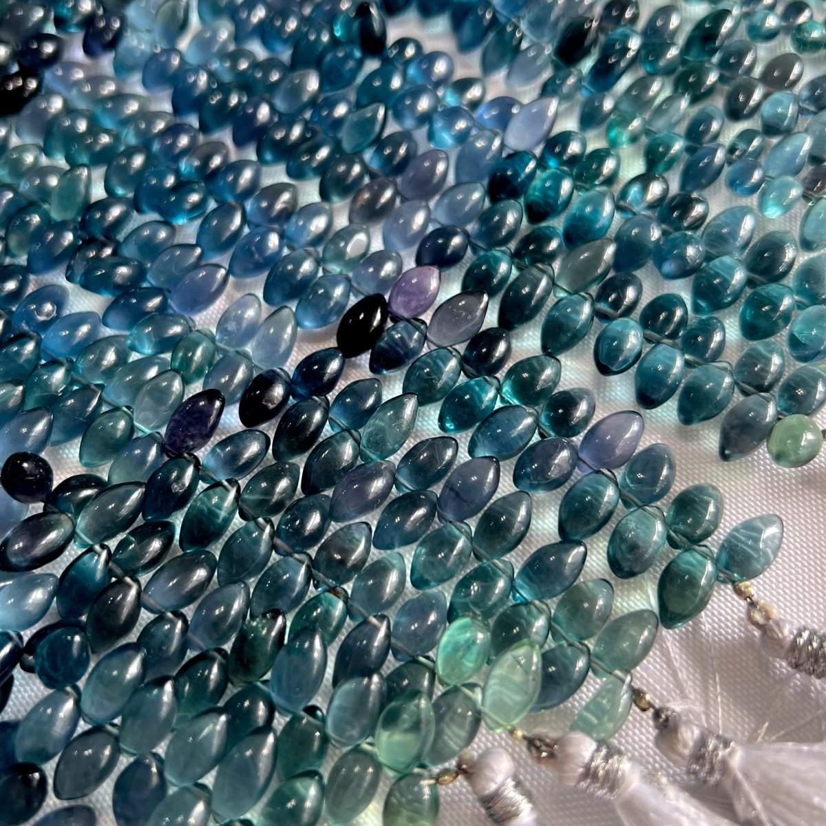 1/2連*高品質フローライト＊すっきりぷるん♪マーキスドロップ連＊約9×7mm – aoneko_gems