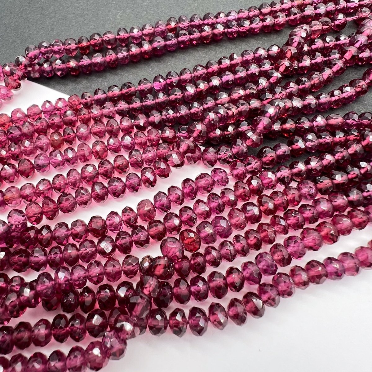 1/4連*希少石*マラヤガーネット（濃いめカラー）*太めロンデルカット*約3.6～4.5mm前後 – aoneko_gems