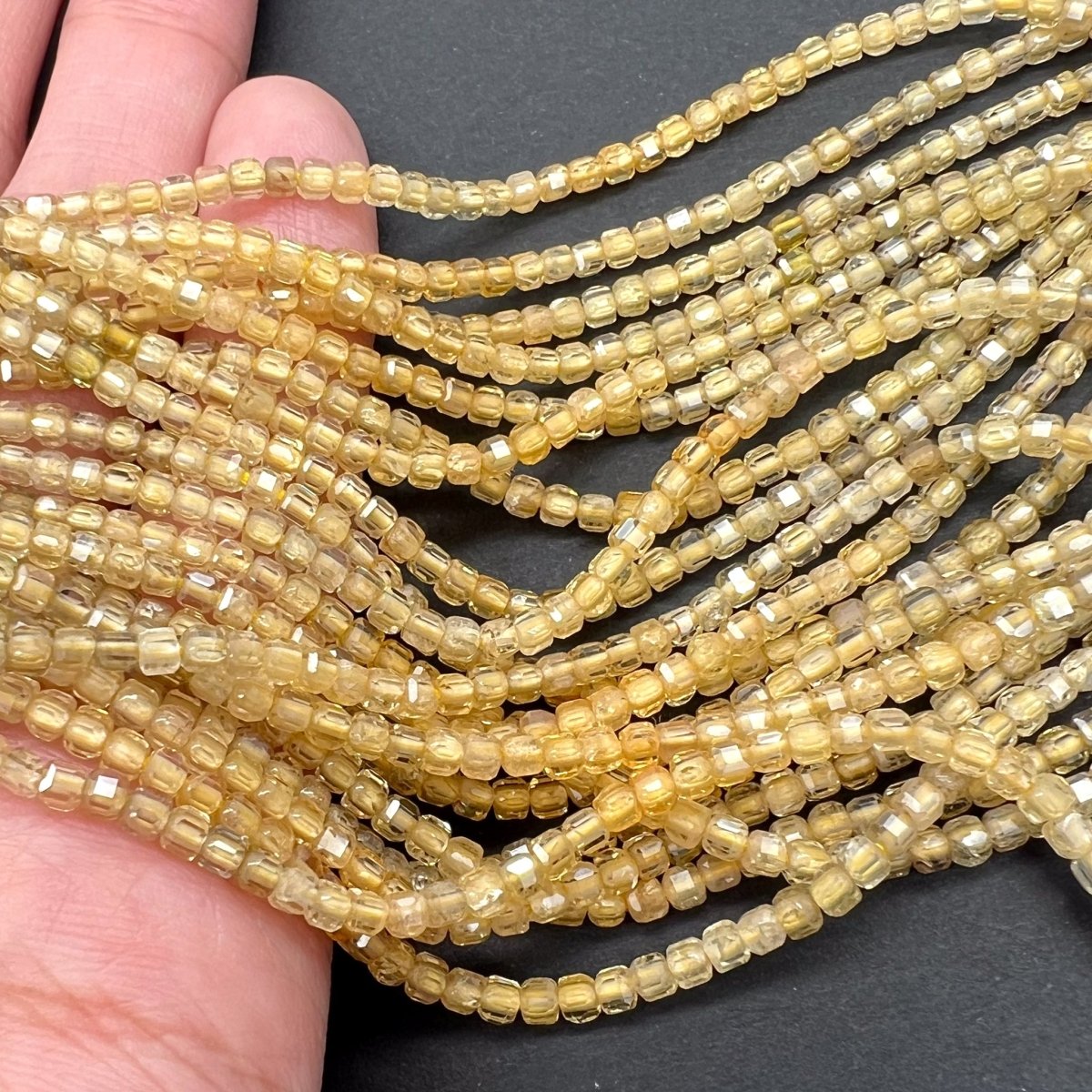 高品質*ジルコン*小粒キューブカット＊約2.1mm – aoneko_gems